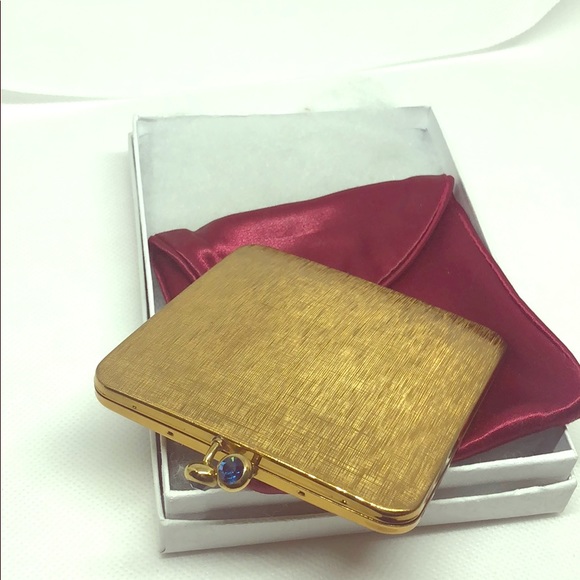 Volupte | Makeup | Vintage Volupte Compact | Poshmark